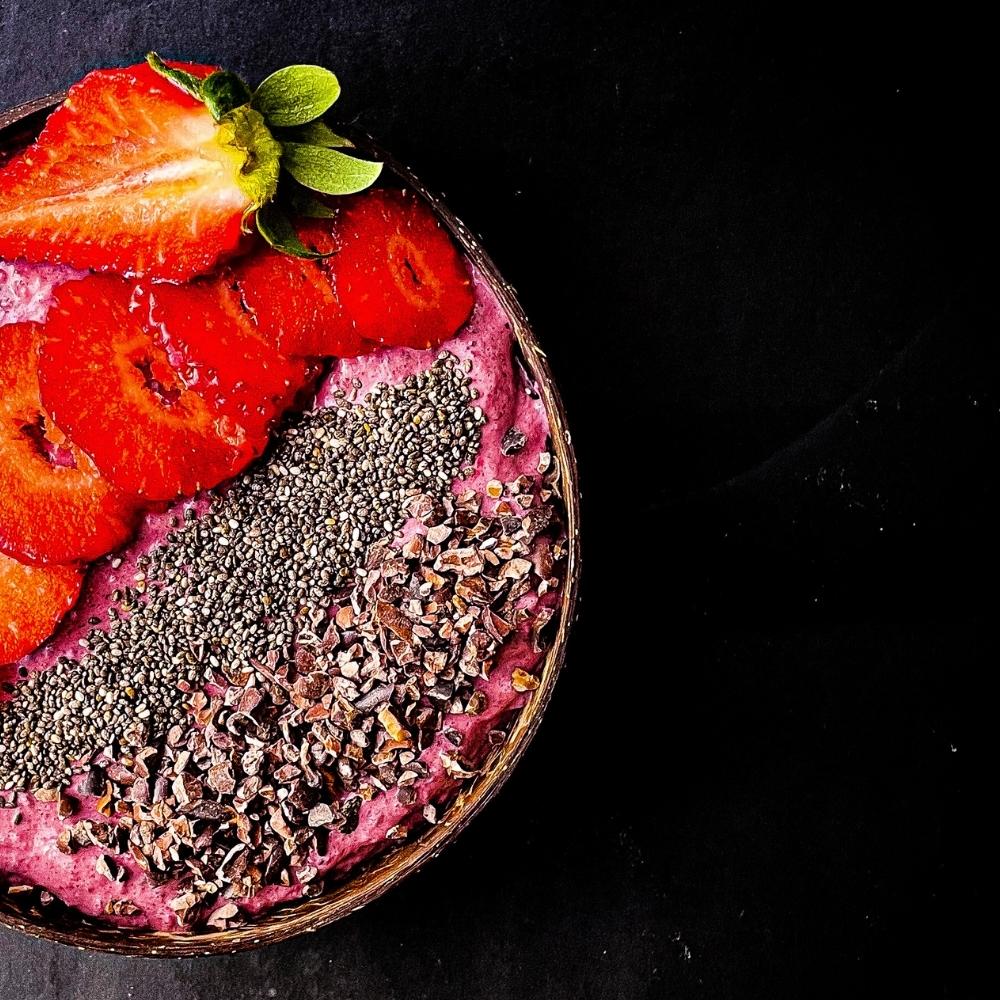 Retete KETO Smoothie bowl colorat si aromat cu ButterFat Keto